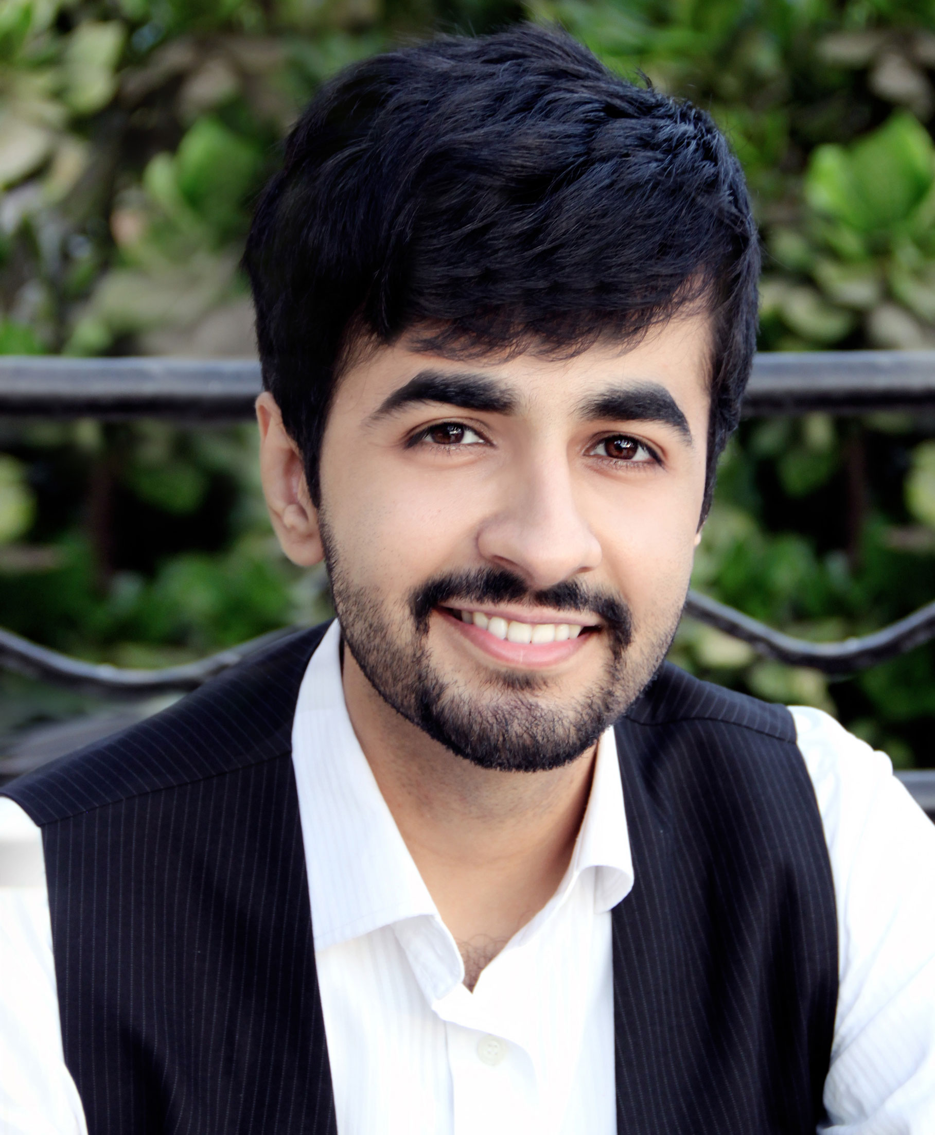 Biography - Shakti Pherwani, Baritone